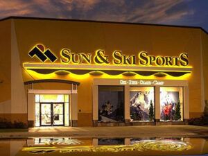 Best Uses of Lit Signage Letters at Commercial Properties - National Signs